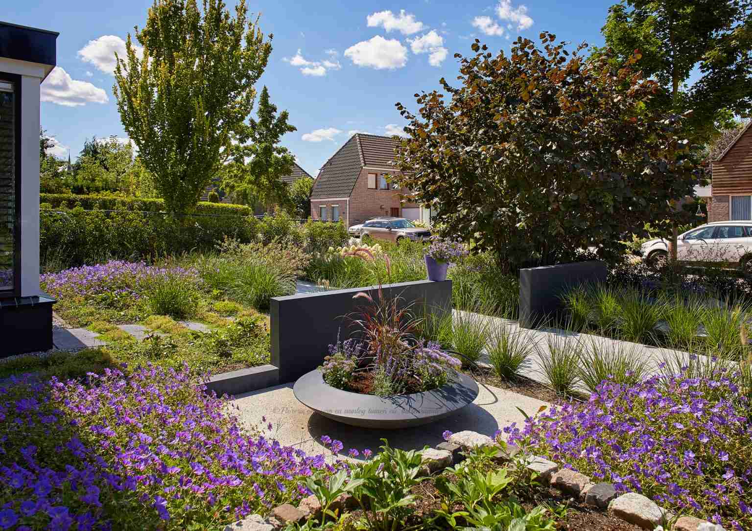 Tuinontwerp: kleurrijke voortuin | Ontdek het project hier!